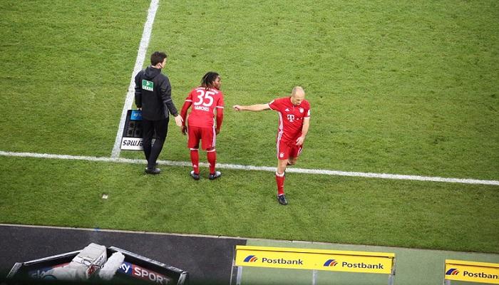 روبين يرفض مصافحة أنشيلوتي بشكل غير لائق