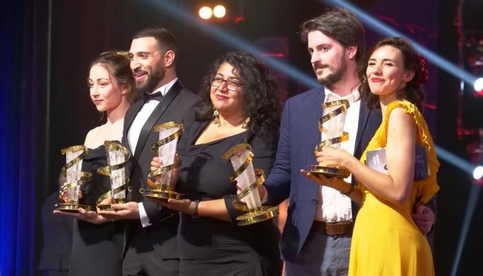 الممثل التونسي ظافر العابدين يهنئ مواطنه نضال السعدي بجائزة "مراكش"