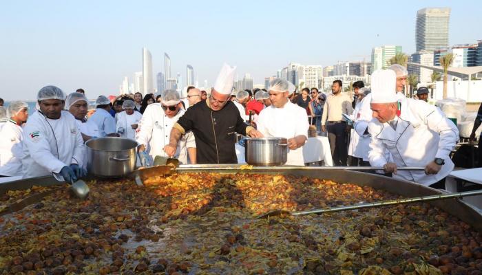 طبق مرقوقة الدجاج الإماراتي يدخل موسوعة غينيس للأرقام القياسية
