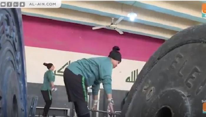 رفع الأثقال مصدر رزق للنساء في العراق