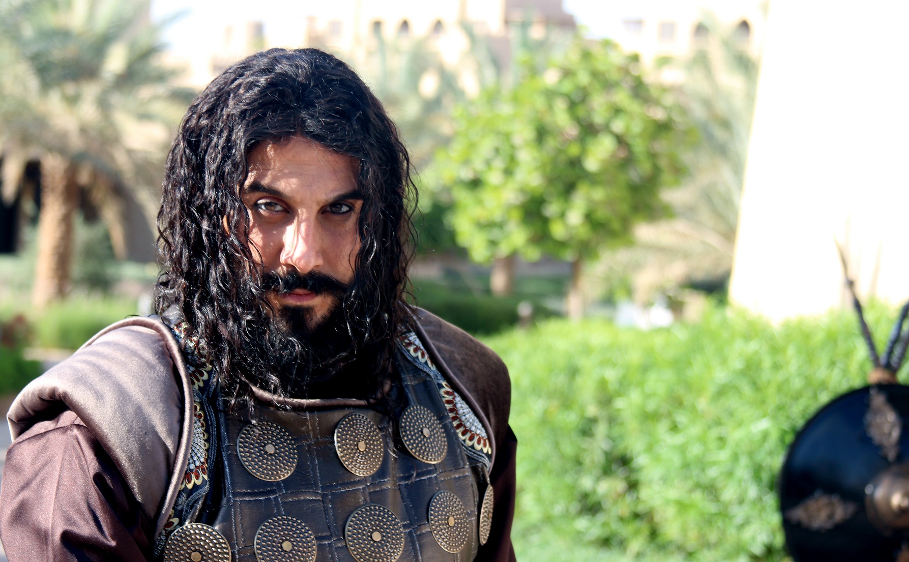 بالصور..المشاهد الأخيرة لـ "هارون الرشيد" في قصر السراب بأبوظبي