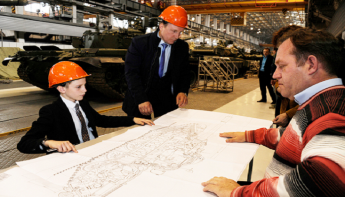 طلاب روس يبتكرون دبابة ذاتية القيادة