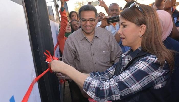 بالصور .. ماجدة الرومي تزور أهالي الأقصر قبل حفل "يوم اليتيم"