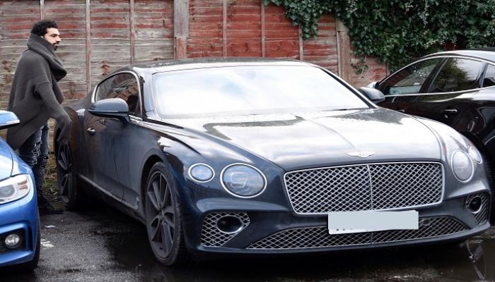 سيارة صلاح المفضلة.. كم تبلغ قيمتها وكيف تسببت في إصابة طفل؟