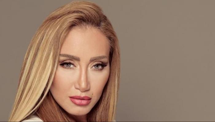 ريهام سعيد تفاجئ متابعيها بفيديو جريء لإزالة "تاتو" على جسدها: حرام