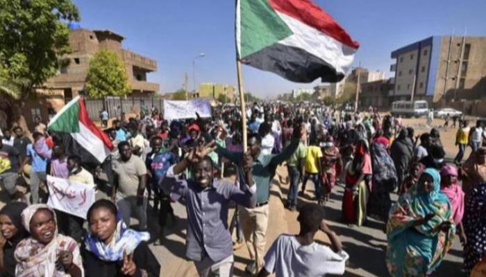 أطباء السودان وفاة فتى متأثراً بإصابته خلال الاحتجاجات