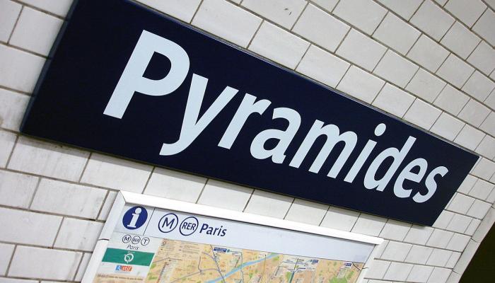 الإجابة عند نابليون.. لماذا تحمل محطة مترو بباريس اسم "الأهرامات"؟