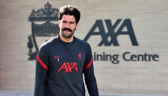 بين "باشا مصر" و"المنزل المسكون".. أليسون يثير الجدل بمظهر جديد