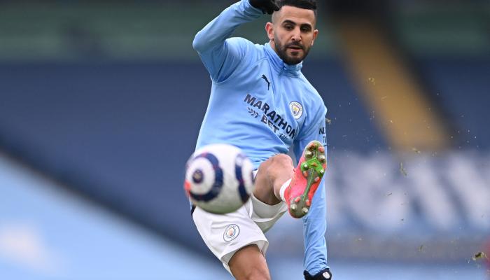 "المهرج" رياض محرز يوضح.. كيف تحول إلى نجم كرة قدم؟