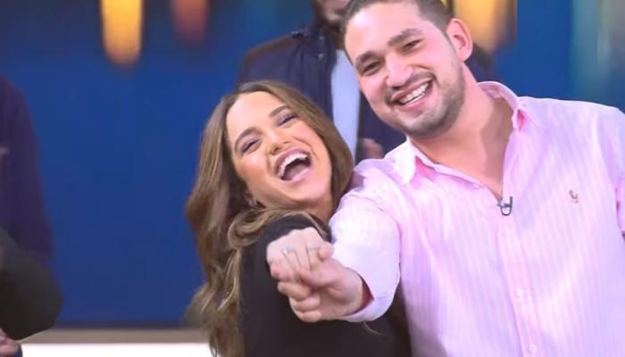 "حلم سنين".. حبيب رنا رئيس يفاجئها ويطلب يدها على الهواء أمام الجمهور ...