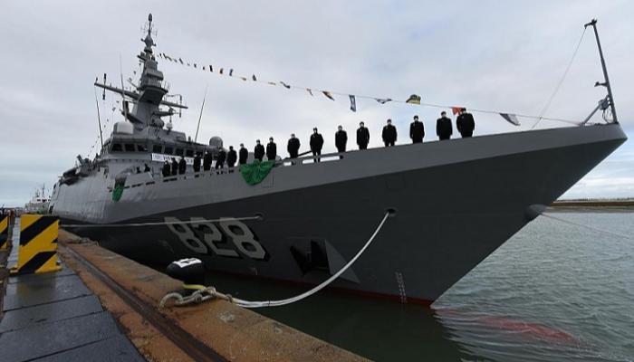 "الملك الجبيل".. أول سفينة حربية سعودية مجهزة للحرب الإلكترونية (صور)