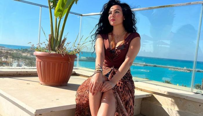 ميرهان حسين في إطلالة جريئة بـمايوه التايجر طفلة بريئة صور