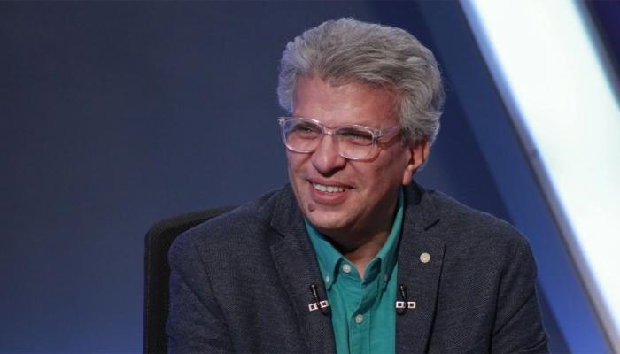 صورة شيخ الأزهر مع "أفول الغرب" تضع خالد منتصر في مرمى النيران