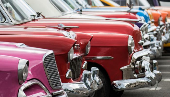 يمتلك مركبة موديل 1968.. شاب سعودي يكشف سر حبه للسيارات الكلاسيكية