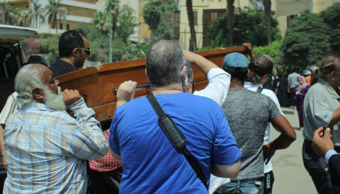 جنازة علي عبدالخالق.. وداع باهت لمخرج الروائع (صور) جنازة علي عبدالخالق.. وداع باهت لمخرج الروائع (صور)