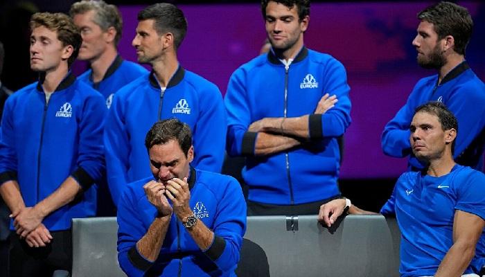 فيدرر يودع ملاعب التنس.. مسيرة أسطورية تنتهي بخسارة ودموع وشكر