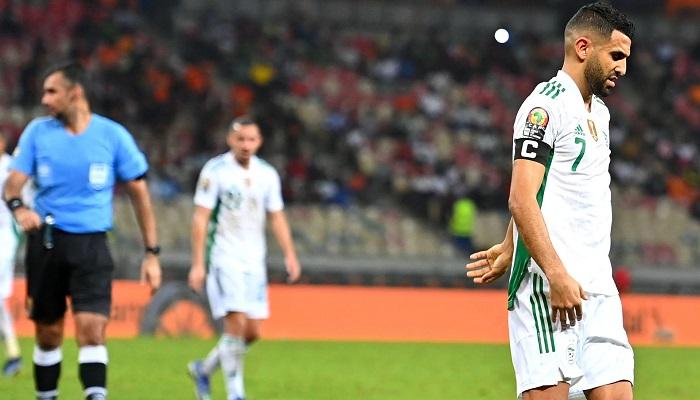 أبرزهم رياض محرز.. 4 نجوم بمنتخب الجزائر ولدوا من رحم المعاناة