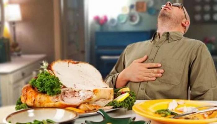 8 نصائح للتخلص من التخمة بعد وجبة دسمة,,منها المشي والشاي الأخضر