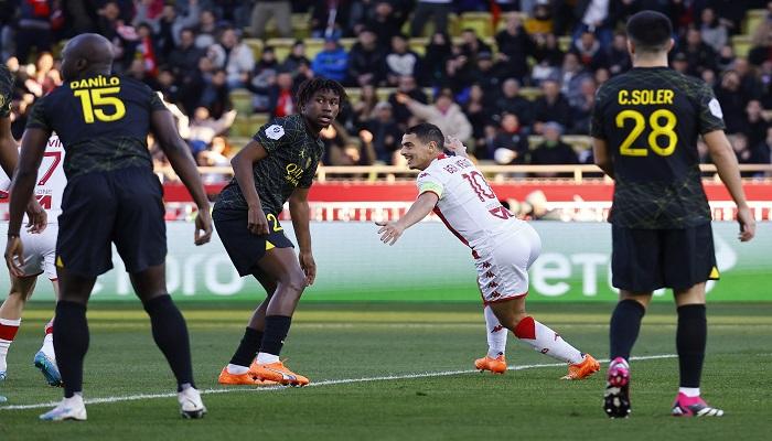 بـ"مكبر صوت".. نجم باريس سان جيرمان يحتوي غضب الجماهير