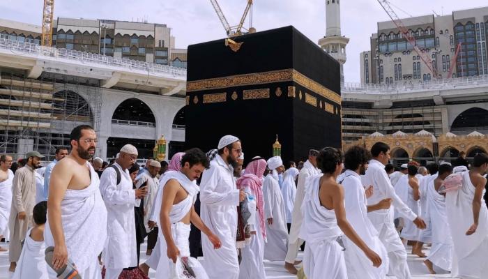 مكة المكرمة تفيض بالحجاج.. "لبيك اللهم لبيك"