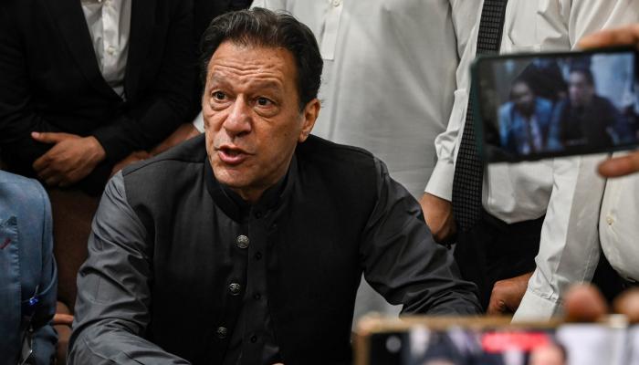 عمران خان بقفص الاتهام أسرار رسمية تطارد بطل الكريكيت