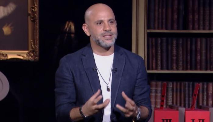 عزيز الشافعي: "قلبي أسود.. واشتغلت في الأفراح بـ15 جنيها" (فيديو)