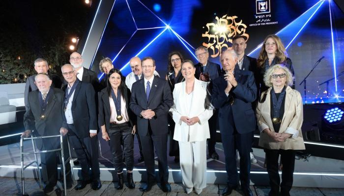 إسرائيل توشح مستشاراً لملك المغرب بميدالية الشرف الرئاسية