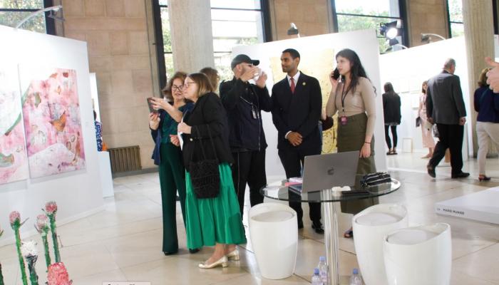 Menart Fair... Une galerie d'art contemporain qui brille avec les ...