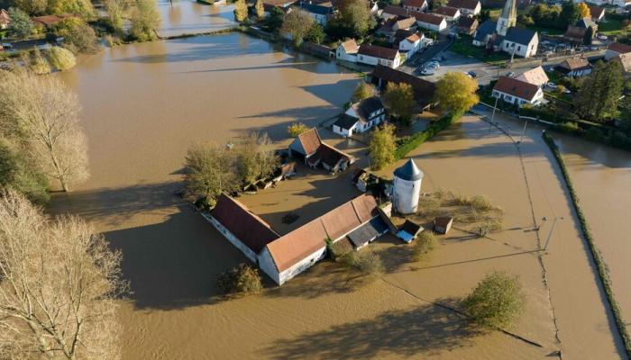 Inondations en France : la décrue amorcée dans le Pas-de-Calais, mais ...