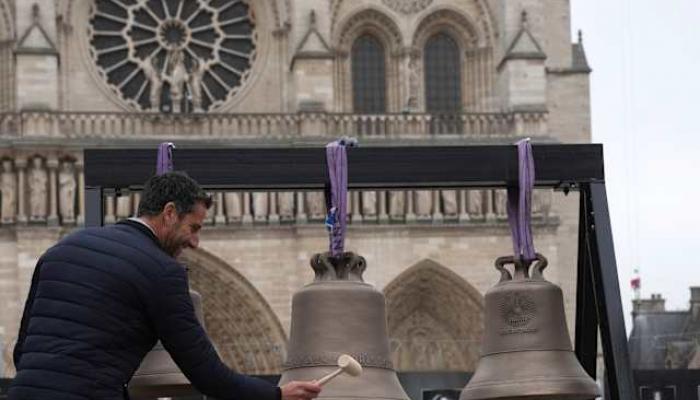 Les cloches de la cathédrale Notre-Dame de Paris se sont fait entendre ...