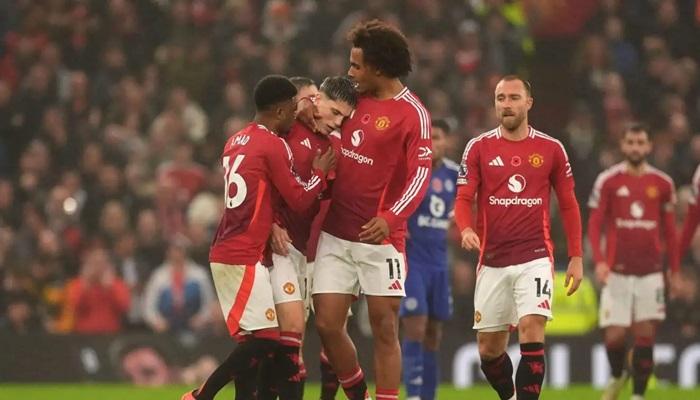 نجم لامع.. مانشستر يونايتد يستهدف مهاجم «حر» من كبار الدوري الإنجليزي