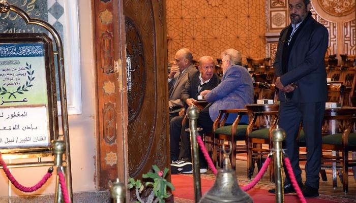 لطفي لبيب يبكي في عزاء نبيل الحلفاوي (صور)