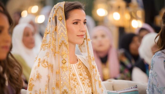 رجوة آل السيف.. الأميرة تودع والدها (بروفايل)