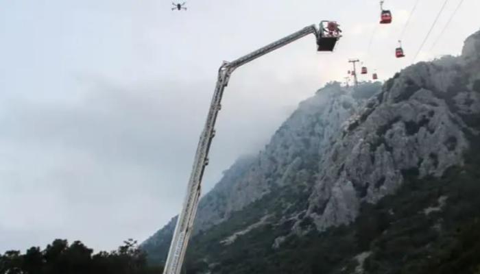 انهيار «تلفريك» في تركيا.. قتيل وعشرات الجرحى والعالقين (فيديو)