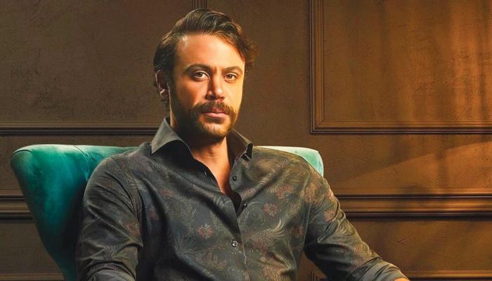 «كوبرا يواجه عيسى الوزان».. محمد إمام يروج لفيلمه مع باسم سمرة