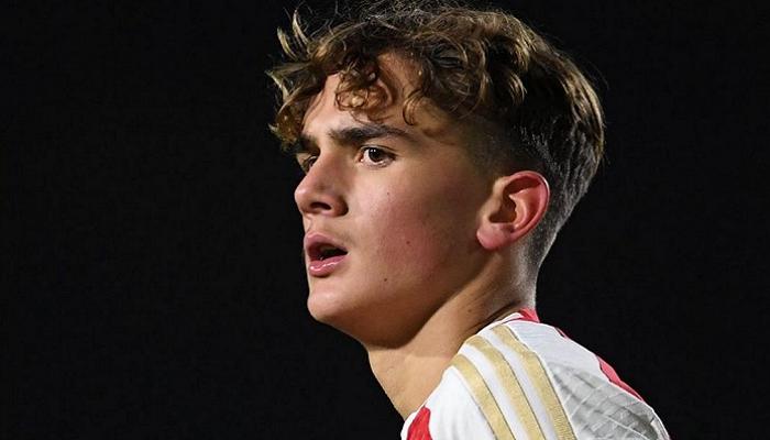 ماكس دومان.. طفل يطرق أبواب التاريخ مع أرسنال