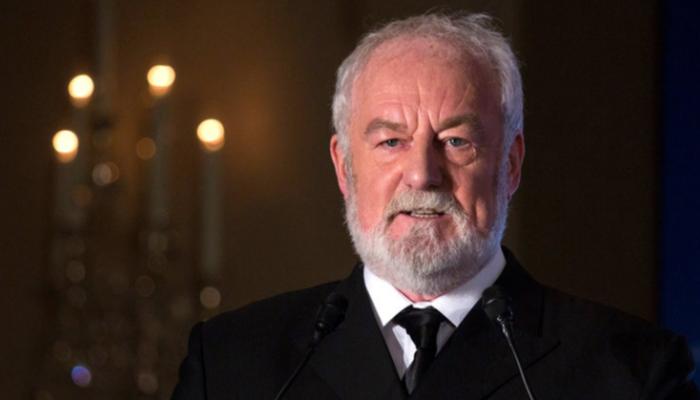 برنارد هيل.. «الملك ثيودن» يبحر إلى السماء في سفرة أخيرة