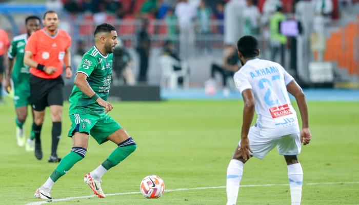 كيفية مشاهدة البث المباشر لمباراة الشباب والأهلي في الدوري السعودي 2024