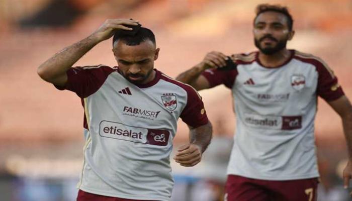 حدث في مباراة الأهلي والداخلية.. قفشة يهدد الزمالك بروح القاضية (فيديو)