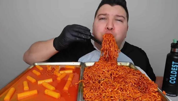 نيكولاس بيري يصدم متابعيه بخسارة 114 كيلوغراما من وزنه (فيديو)