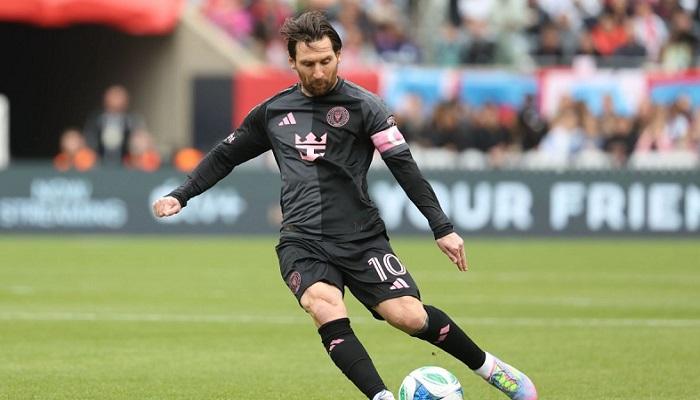 قصة شعر و4 شقق ترسم مستقبل ليونيل ميسي