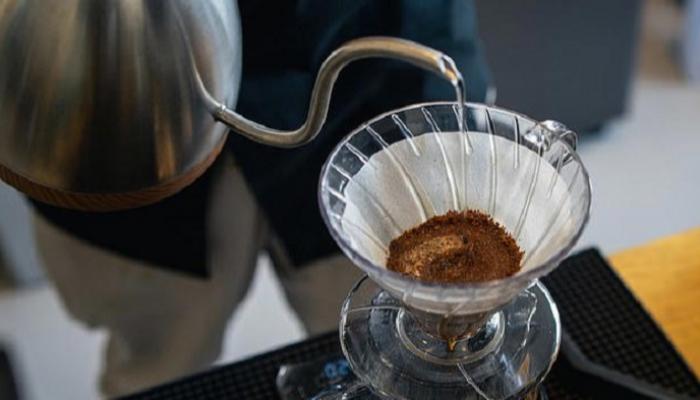 من أجل فنجان أكثر استدامة.. كيف تنقذ «فيزياء السكب» قهوة أرابيكا؟