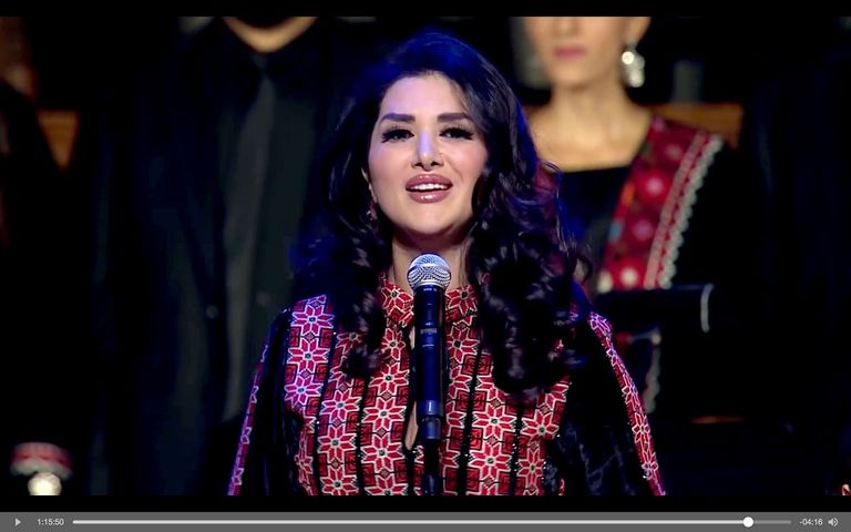 المطربة الأردنية زين عوض تغني بواشنطن في حضور الملك عبدالله الثاني