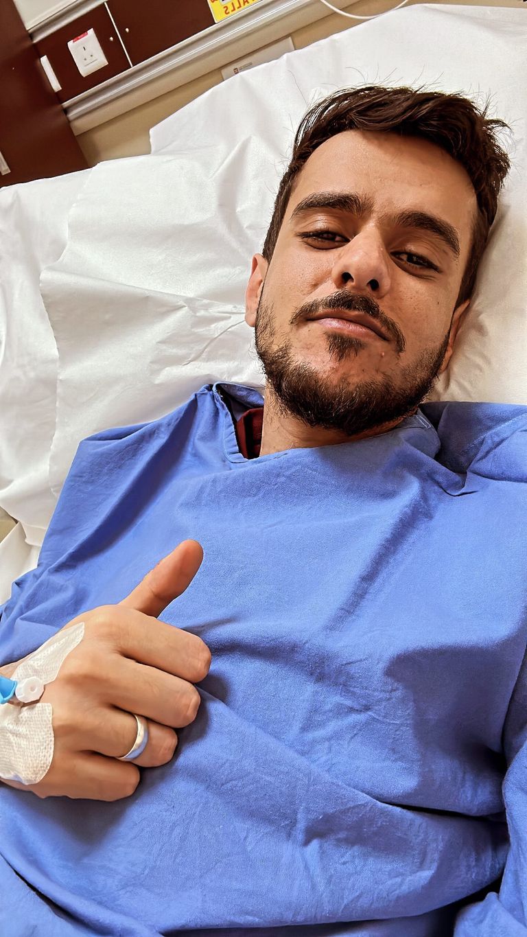 "إلى غرفة المنظار".. عايض يوسف يتعرض لوعكة صحية