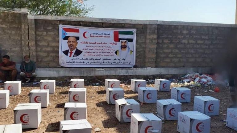 الإمارات تخفف وطأة إرهاب القاعدة في أبين اليمنية قافلة مساعدات جديدة