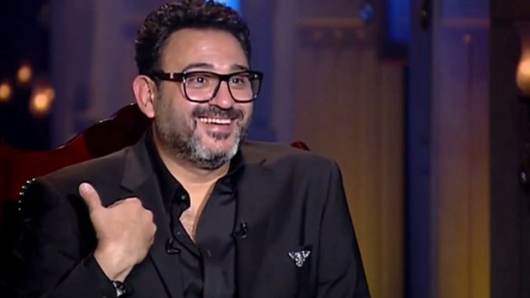 أكرم حسني يرد على انتقاد طارق الشناوي لـالعميل صفر